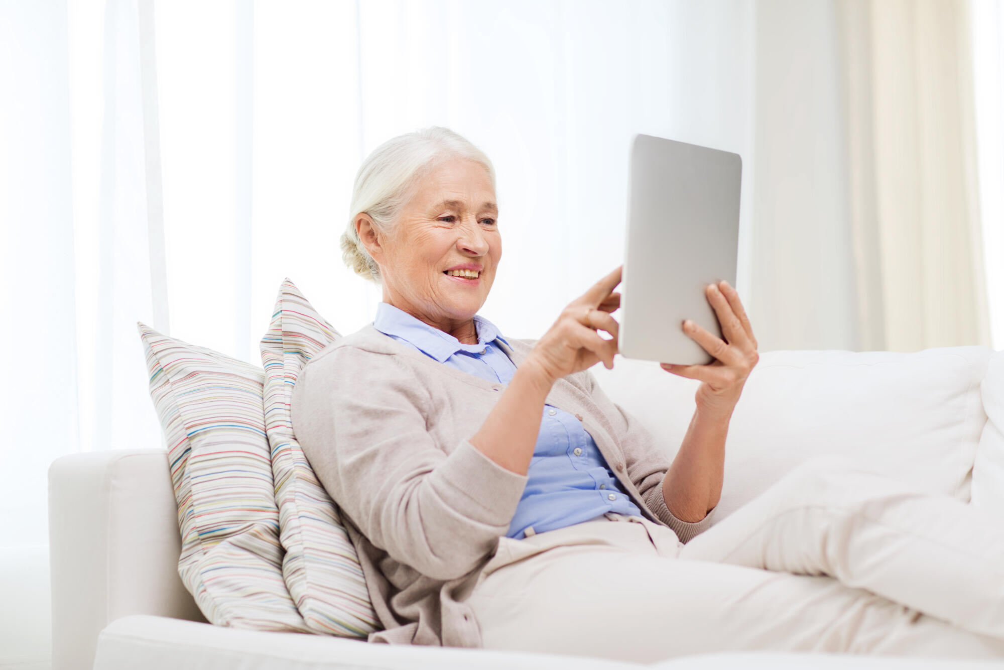 Navigating Social Apps for Senior Engagement